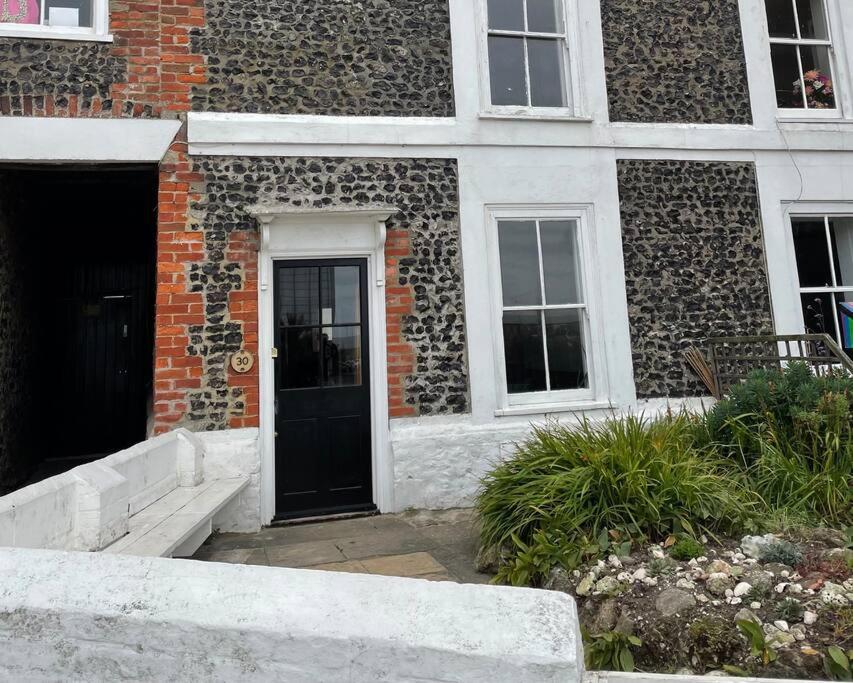 Turner Cottage - 3 bed with a View of the Harbour, Margate (updated ...