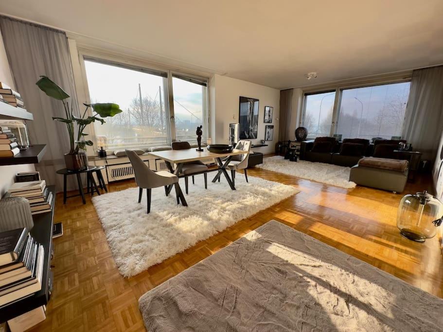 Exklusiver Rheinblick Messe Parken Luxus 10 Personen, Düsseldorf (updated prices 2025)