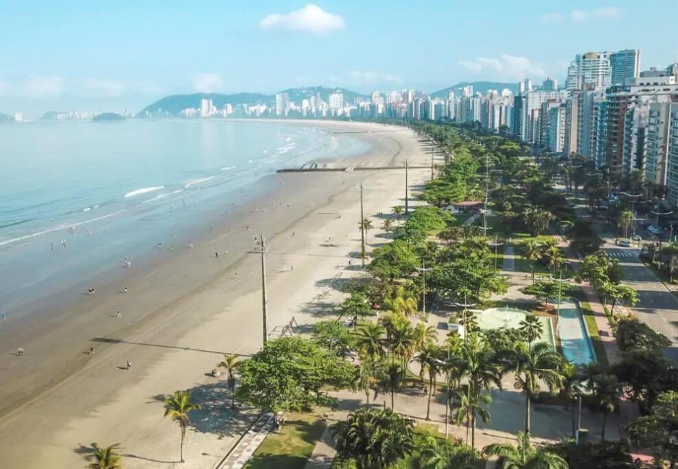 AMPLA CASA COM CHURRASQUEIRA NA PRAIA do GONZAGA EM SANTOS, Santos ...