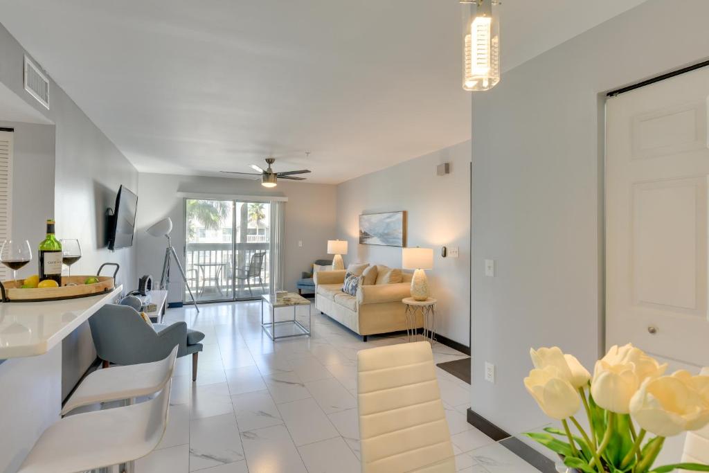 Sleek and Modern Destin Condo Walk to Beaches!, Destin – Updated 2024 ...