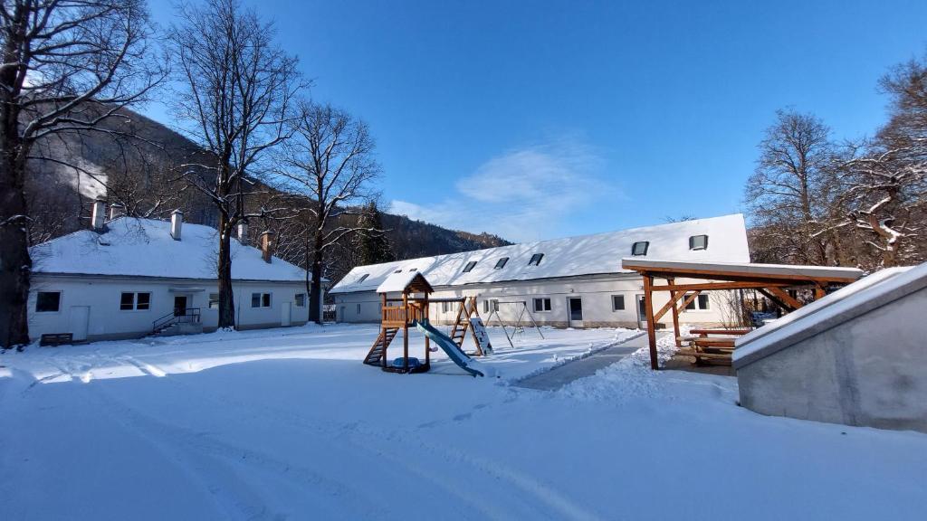 Amálkin Dvor, Podbrezová (updated prices 2025)