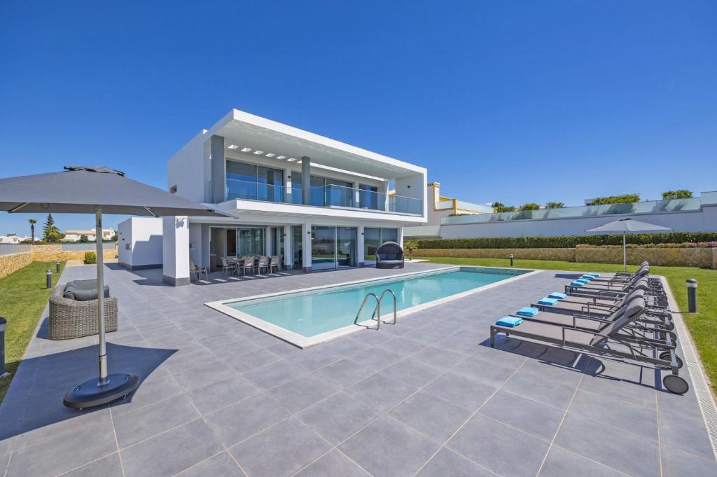 Villa Casa Lirio by Villa Plus, Galé (updated prices 2026)