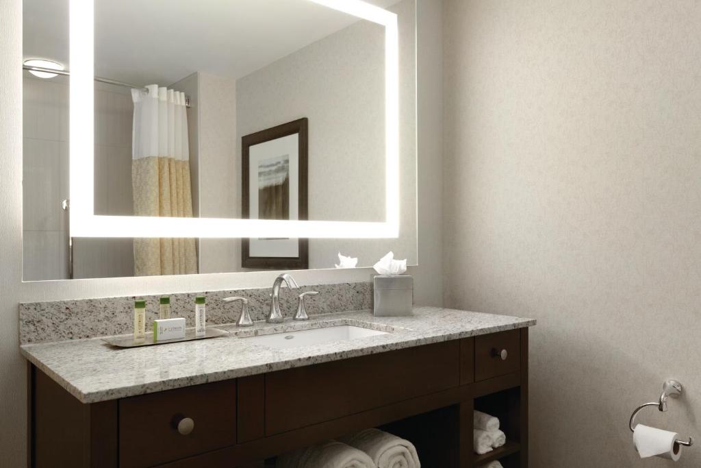 DoubleTree by Hilton Hotel Boston Bayside, Boston (updated prices 2025)