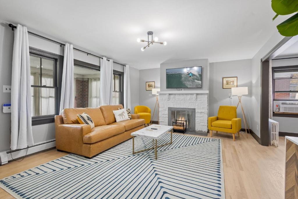 Joy Collection - Work Friendly & Near Downtown, Jeffersonville (updated ...