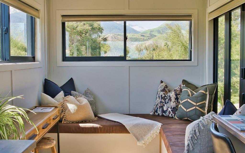 Kanuka Terrace - The Little Black House, Hapuku (updated prices 2025)