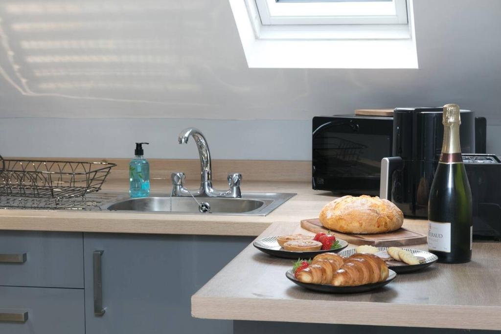 Pass the Keys Modern en-suite room in country PubRestaurant 1 ...