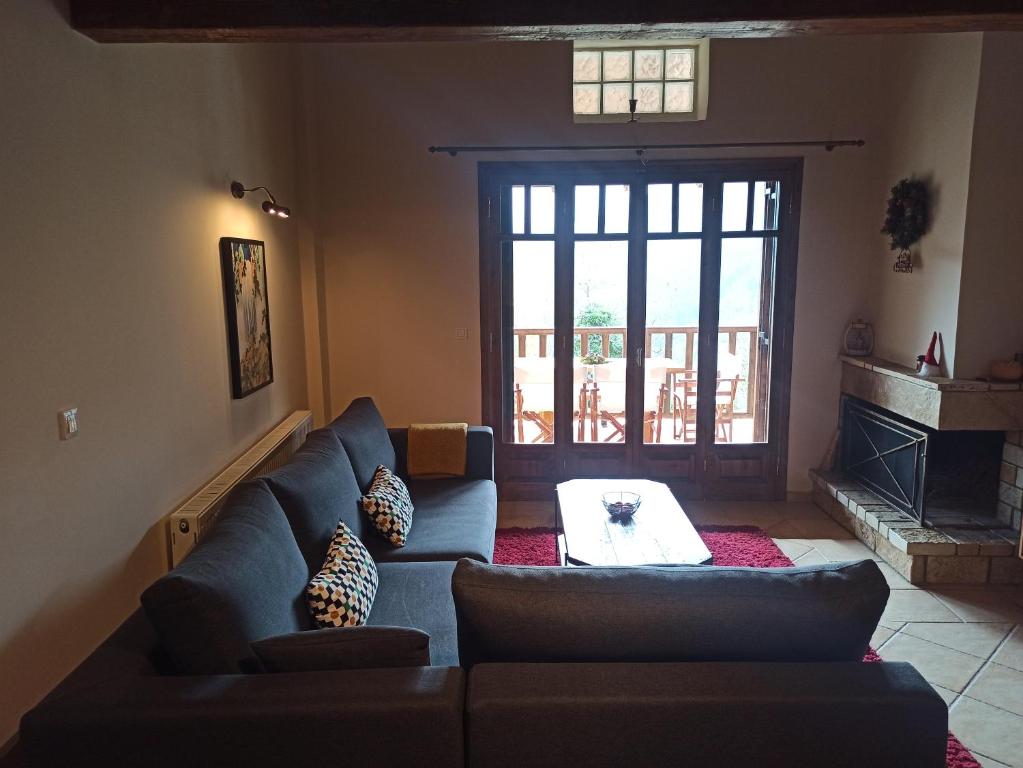 Helmos Mountain Retreat, Zarouhla (updated prices 2025)