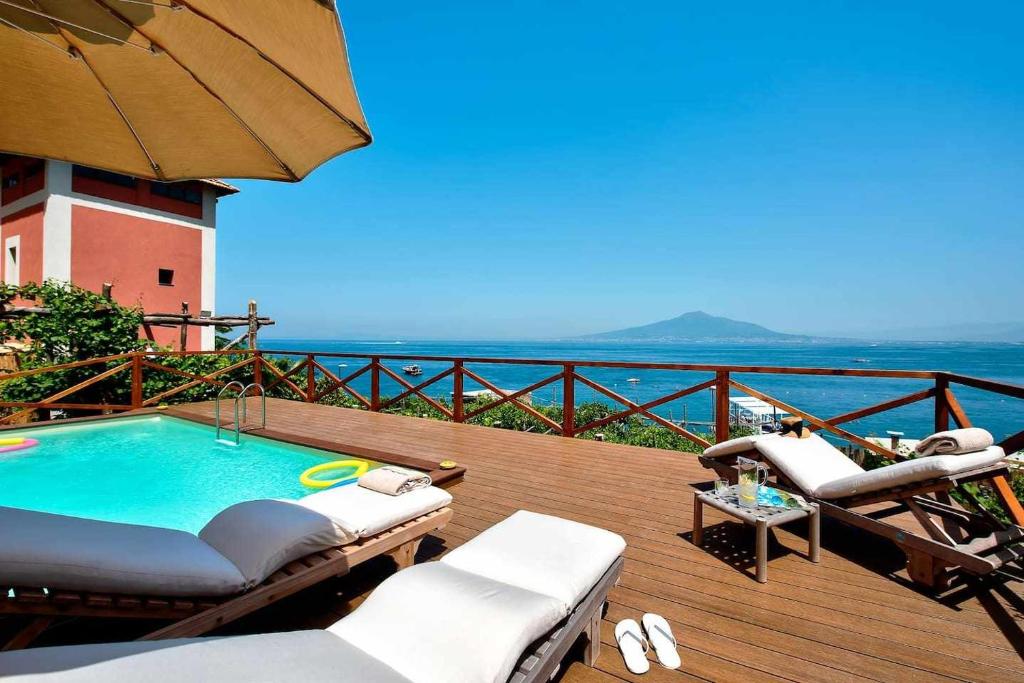 Casa Rosada Waterfront Villa With Private Pool, Vico Equense (tarifs ...