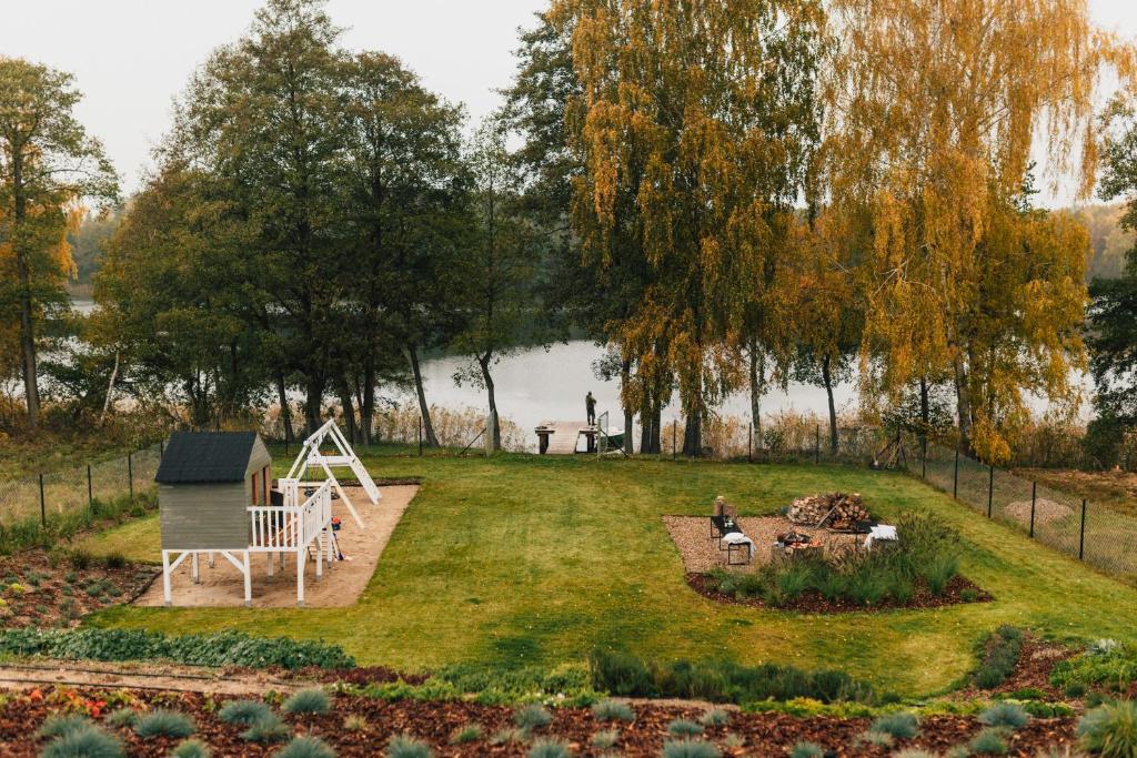 Kalwa Lake House - dom nad jeziorem z prywatnym pomostem i jacuzzi oraz ...