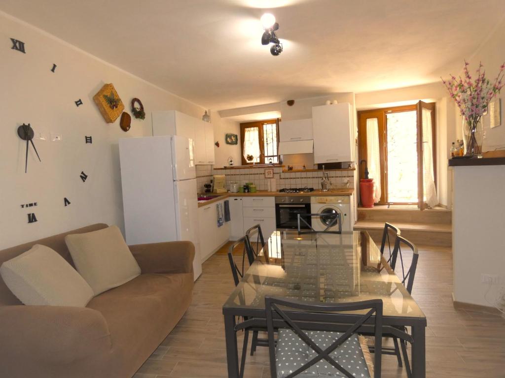 SCAPPO IN UMBRIA, Vicoletto, Porchiano del Monte (updated prices 2025)