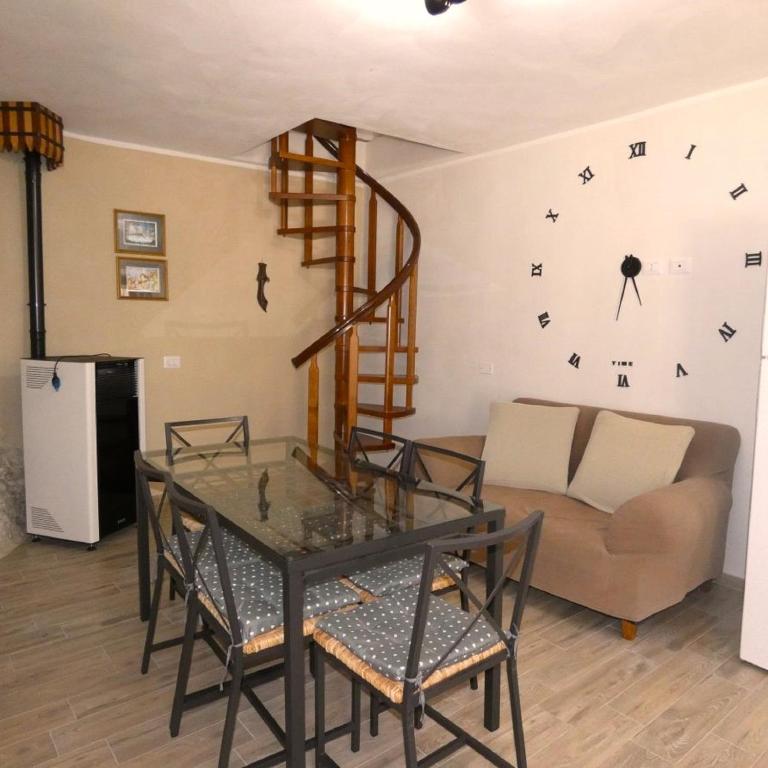 SCAPPO IN UMBRIA, Vicoletto, Porchiano del Monte (updated prices 2025)