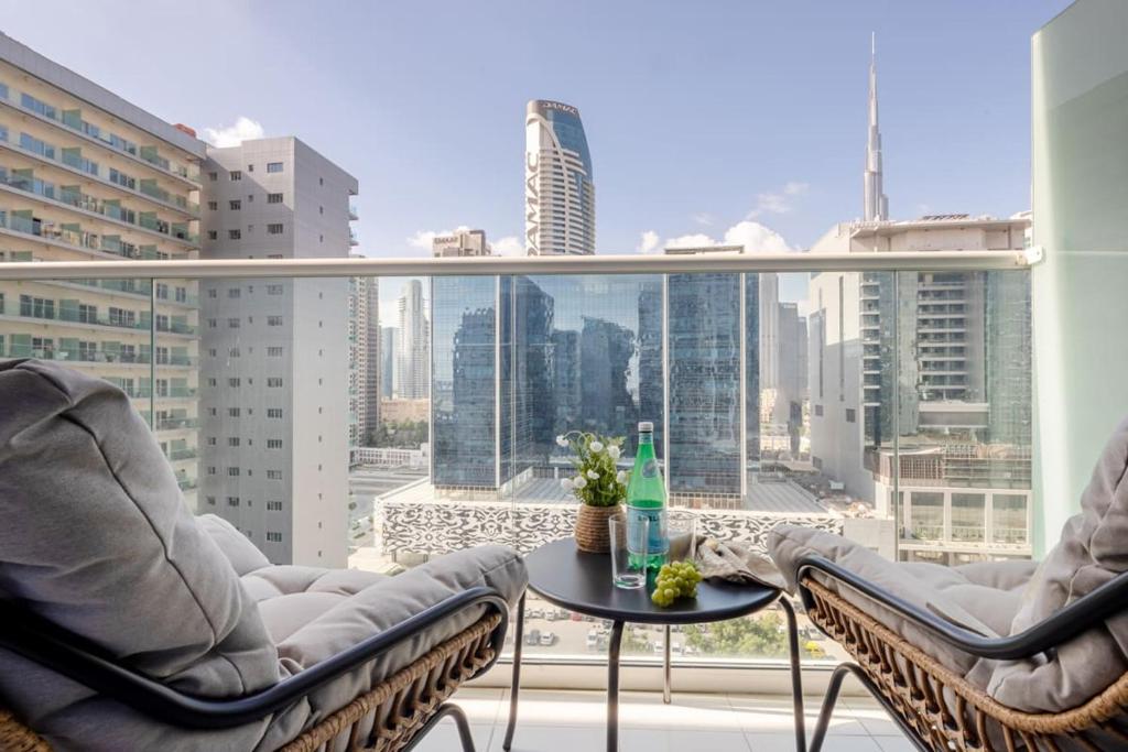 Frank Porter - Vera Residence, Dubai (updated prices 2026)