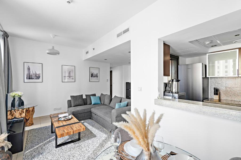 NEW Spacious 1 BR Apartment in Dubai Marina, UAE - Booking.com