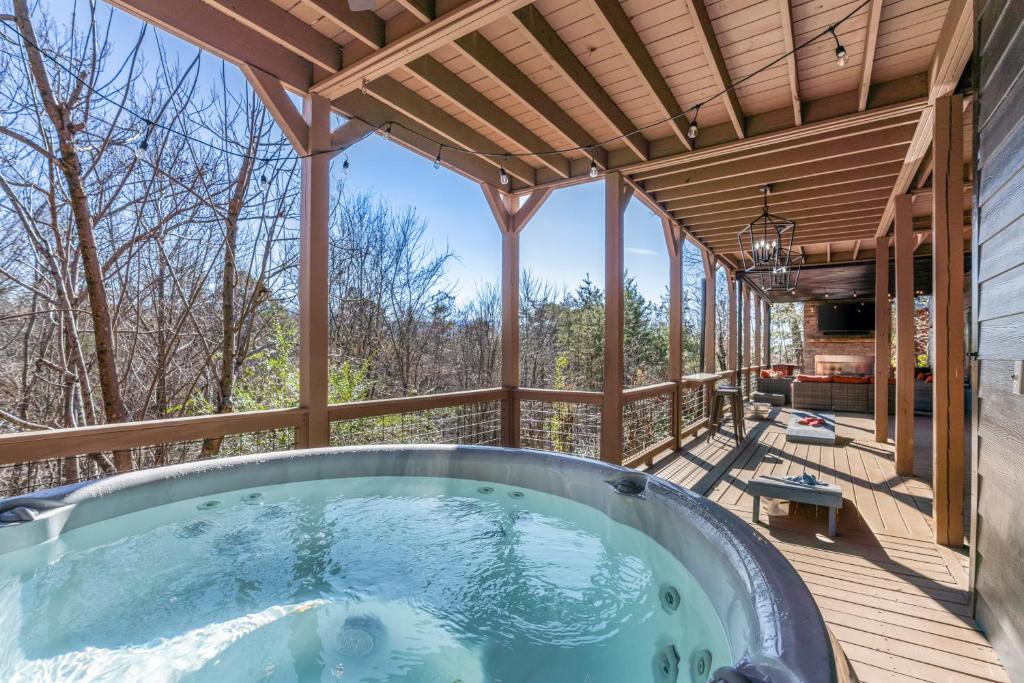 Majestic Manor, Blue Ridge – Updated 2024 Prices