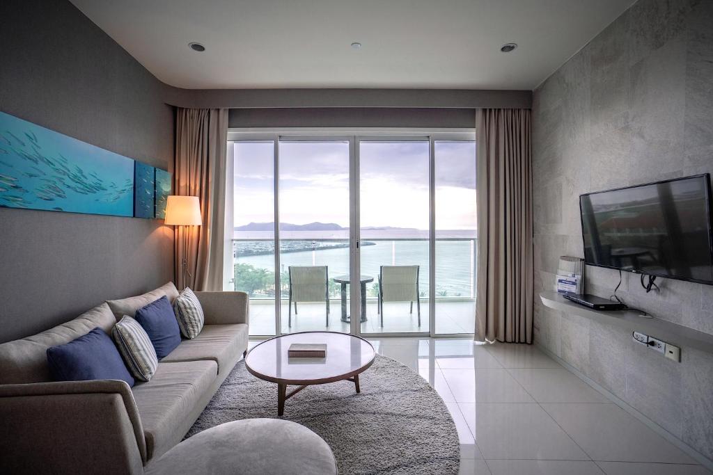 Movenpick Residences Pattaya with Ocean View, Na Jomtien (updated ...