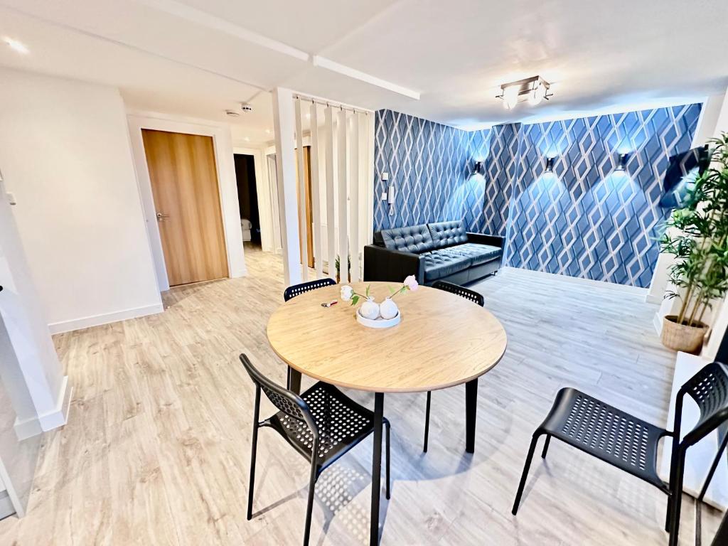 City centre, Top floor apartment, Two balconies, Manchester – Updated ...