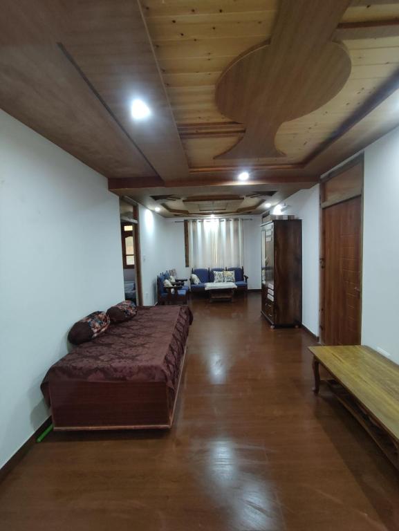 Himalayan Den, Shamshi (updated prices 2025)