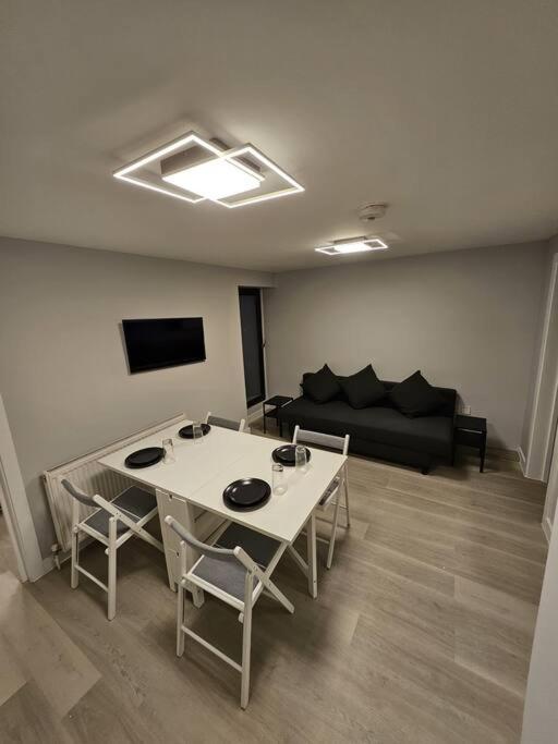 Luxury Flat - With Roof Terrace - Brentford