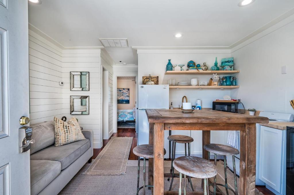 The Folly Feeling 1 Block to Beach, Folly Beach (updated prices 2026)