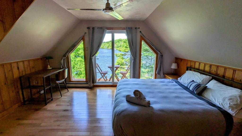 Le Sanctuaire De L'artisan (Luxury Waterfront) - Quebec