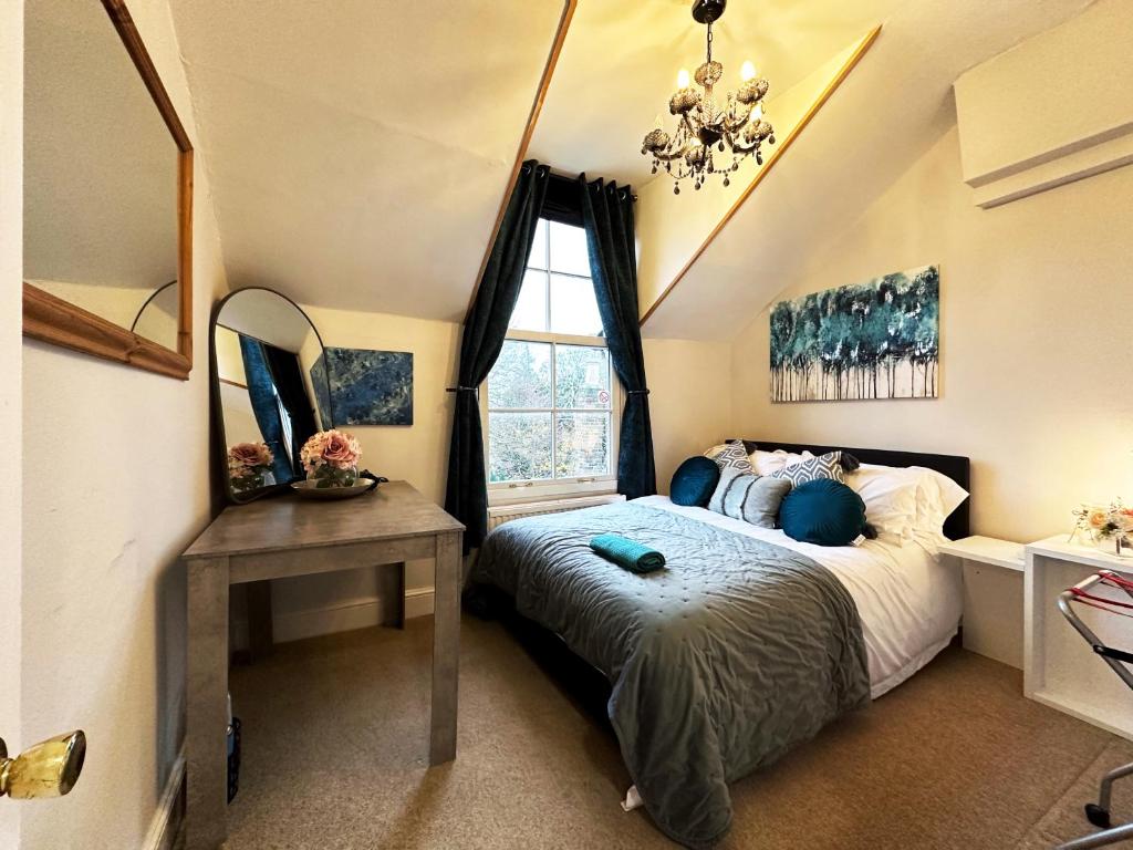 Alex’s place near Windsor Castle, Windsor (updated prices 2025)