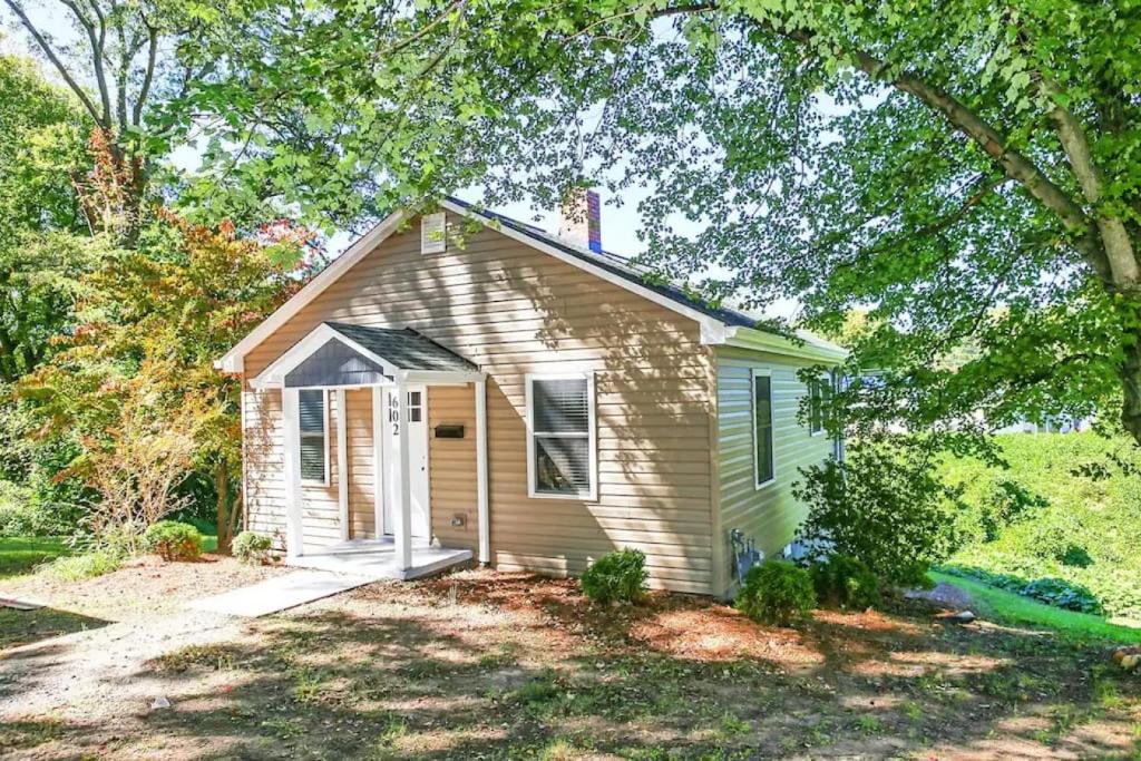 Quaint Newly Renovated Downtown Cottage, Lincolnton (updated prices 2025)