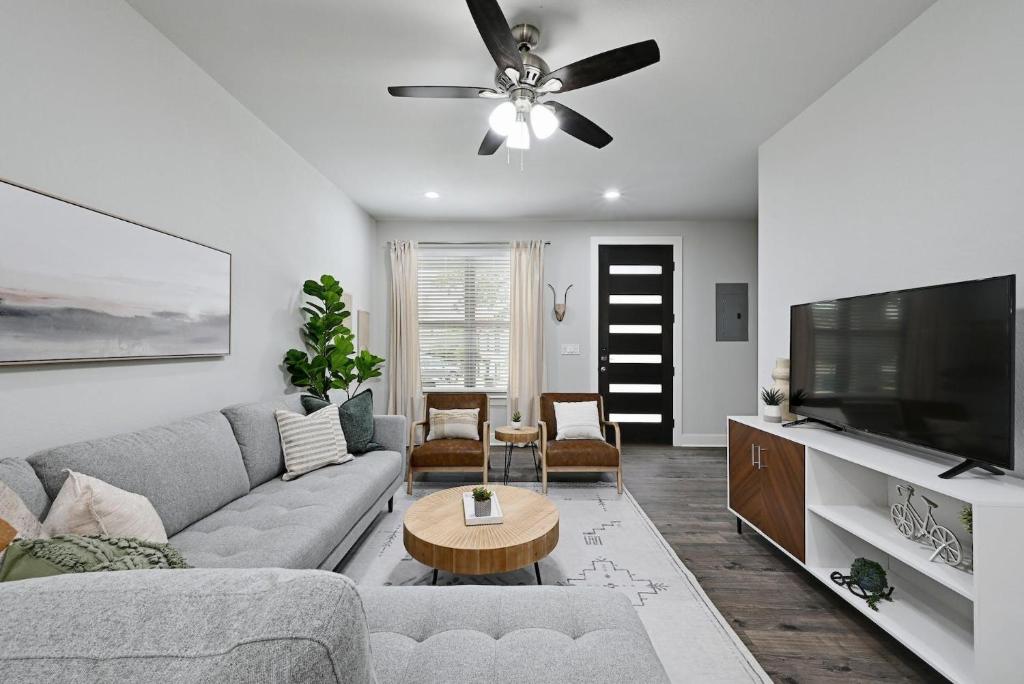 Hogan Hideaway, Point Venture (updated prices 2025)
