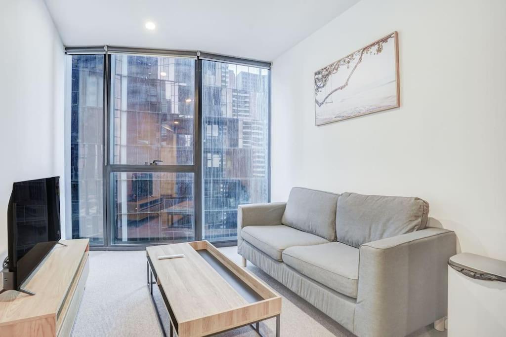 UNO Melbourne - 27th floor Apt w pool and gym, Melbourne (updated ...