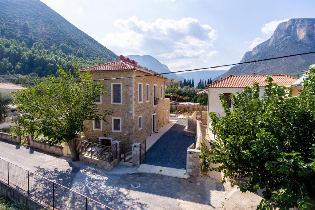 Indigo Leonidion, Leonidion (updated prices 2025)