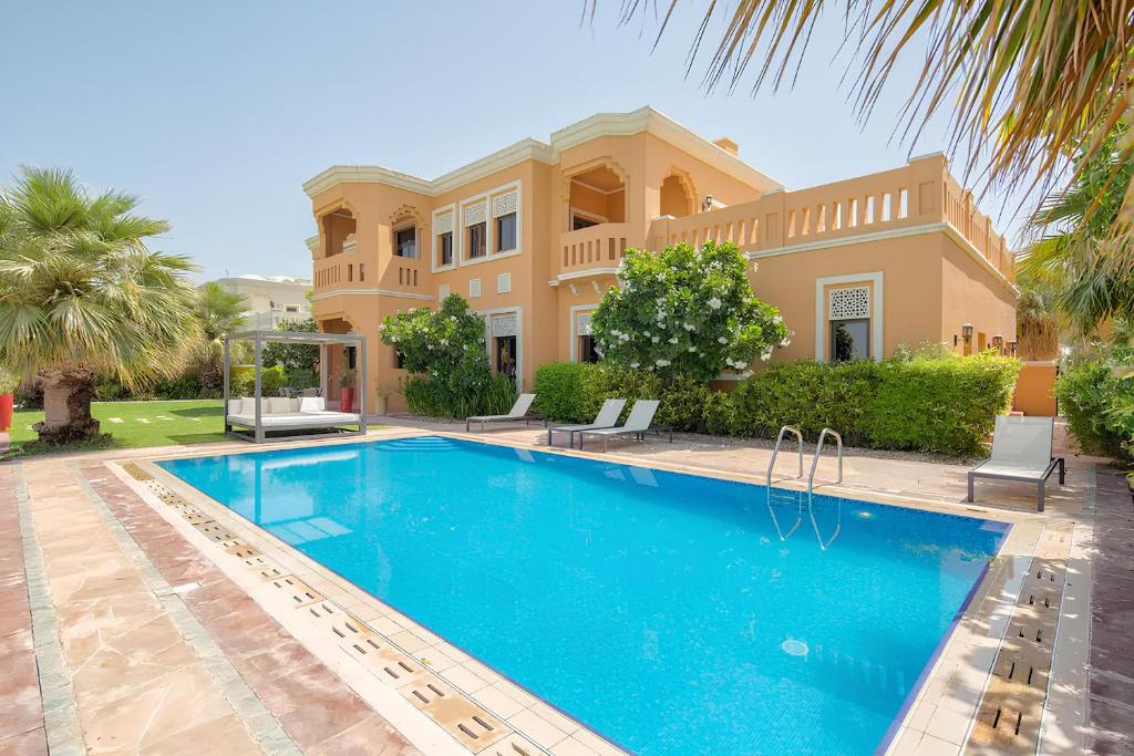 Frond F, Beachfront Villa, Palm Jumeirah - Mint Stay, Dubai (harga ...