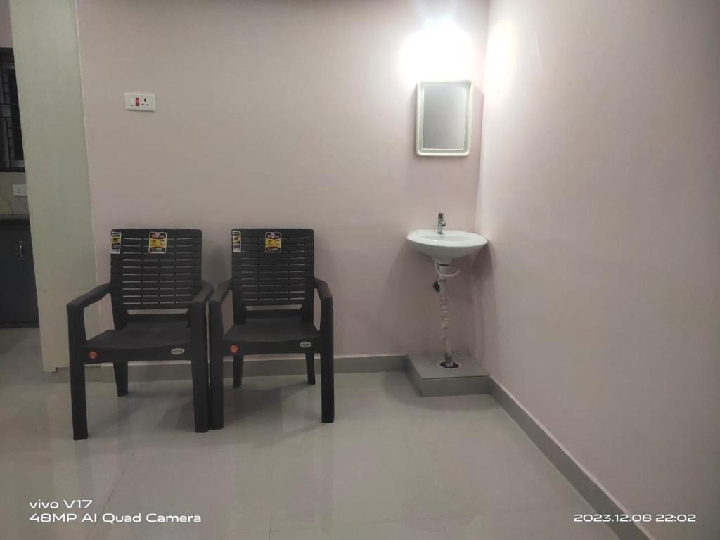 sri venkateswara Grand homestay- Hill View ,Ac service Apartment ...