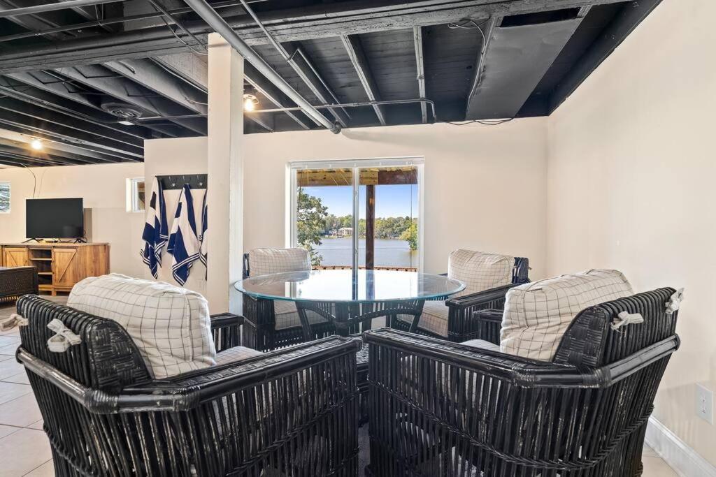 The Lakeshore Cozy Cottage!, Wonder Lake (updated prices 2024)