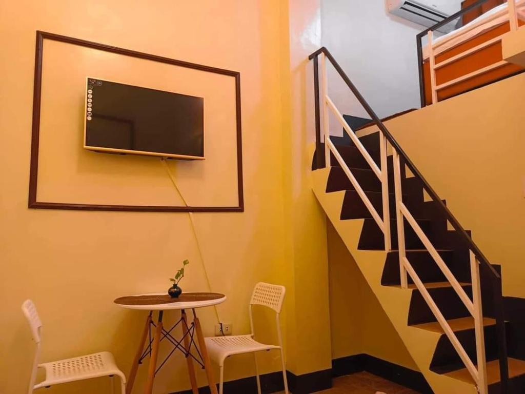 White Hub, Manila (updated prices 2025)