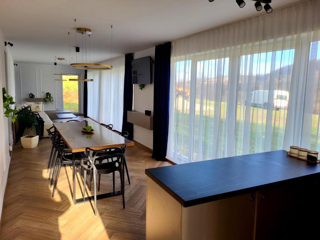 Lay House, Şuncuiuş (updated prices 2025)