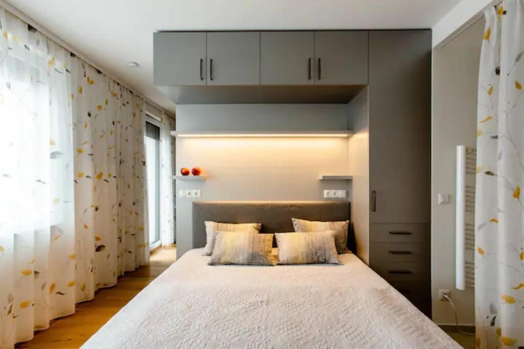 Top apartment* Panoramic view* Sensible balcony*, Vienna (updated ...