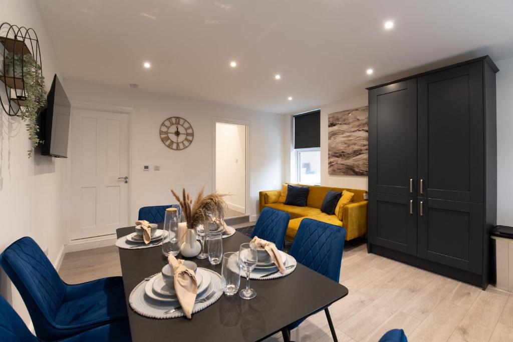 Fantastic New, London Apartment 3 Bed 1 Bath & Parking, Whetstone ...