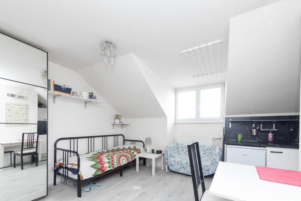 The attic studio, Nivy (precios actualizados 2025)