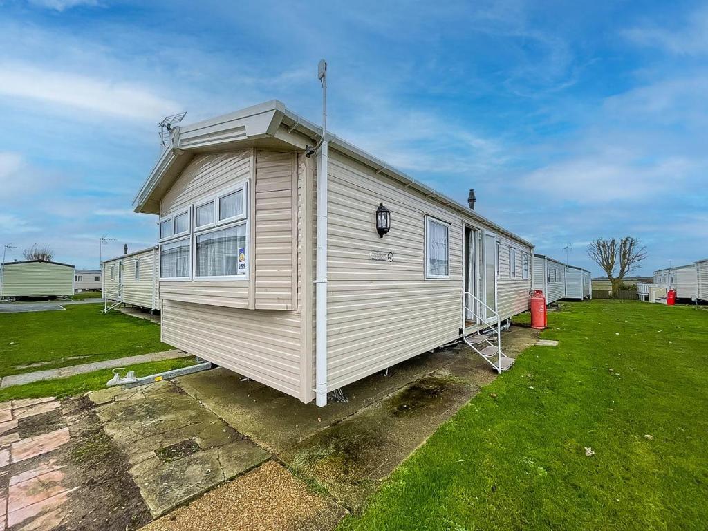 Lovely 8 Berth Caravan With Free Wifi At Seawick Holiday Park, Essex ...