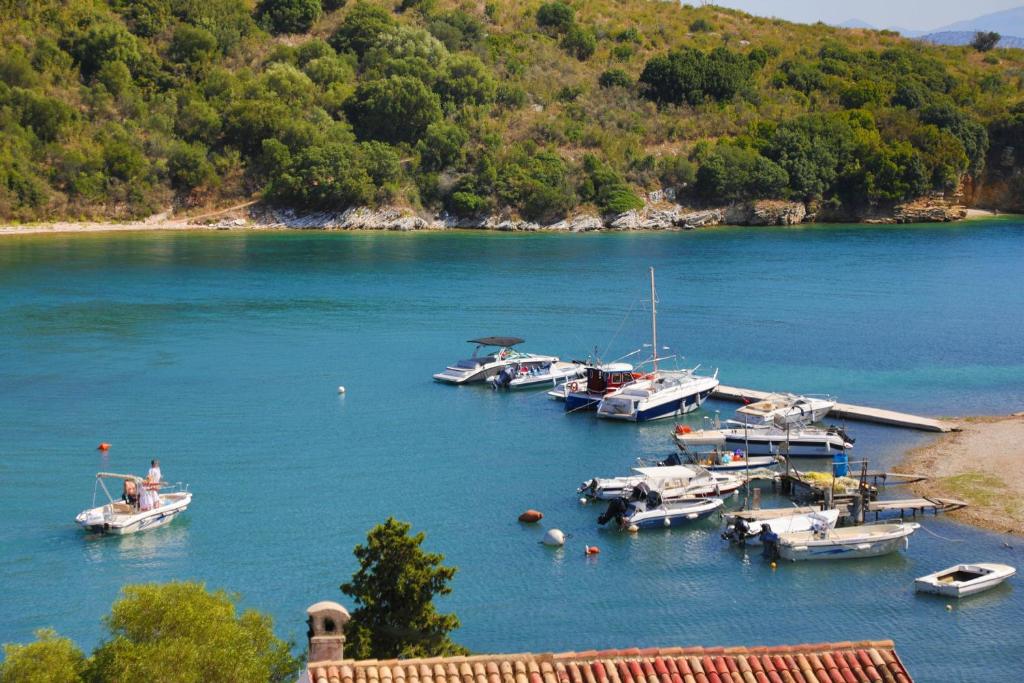 Spiros Saint Stephanos, Ágios Stéfanos (updated prices 2026)