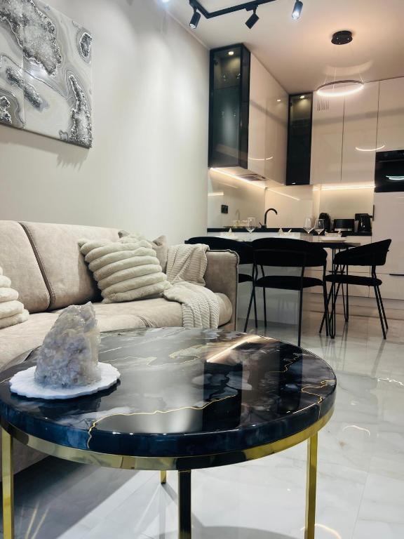 Crystal Luxury Apartment with Free Parking in Cracow for 4 Guests ...