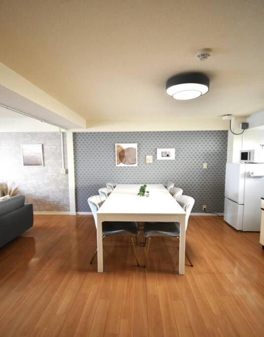 ゆったり1LDKで最大8人まで宿泊可能！博多駅・キャナルも徒歩圏内！コンビニ・スーパー徒歩1分！, Sumiyoshi (updated prices 2025)