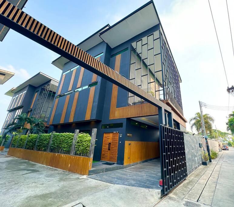 Huge Luxury, 3 Bedroom, private pool villa near to the beach - Jomtien ...