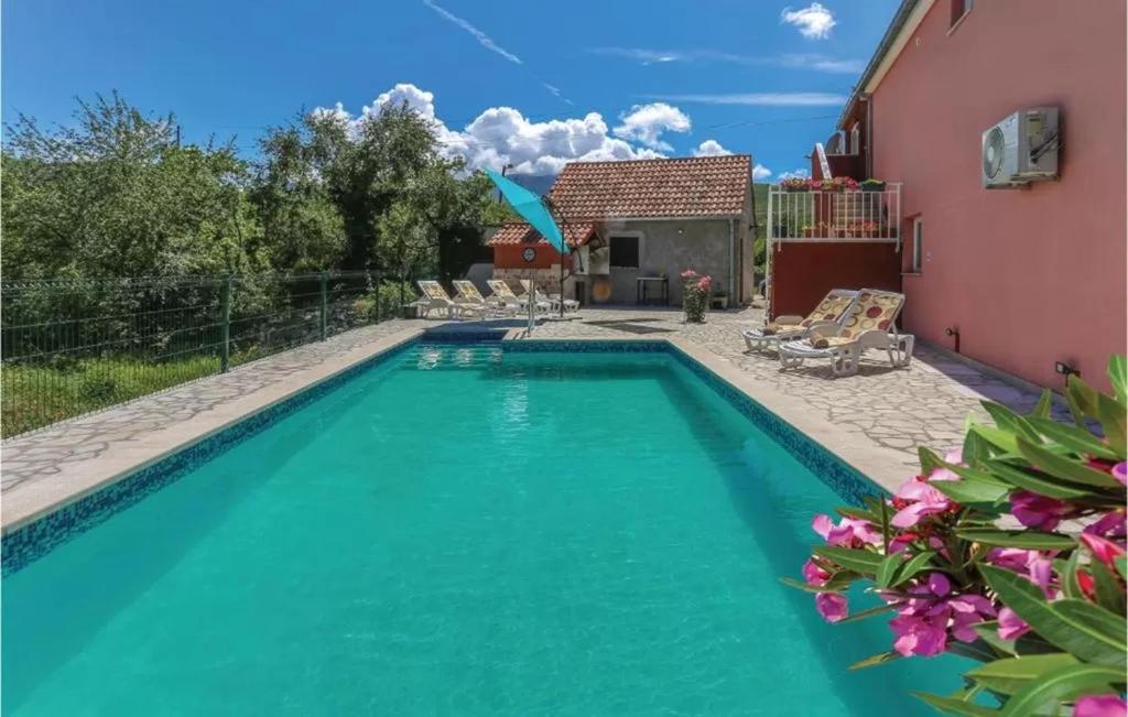 Poolside Paradise, Srijane (updated prices 2025)