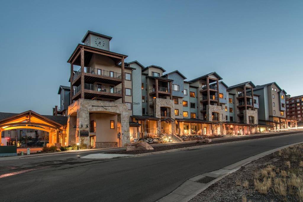 Silverado Lodge by All Seasons Resort Lodging, Park City (updated ...