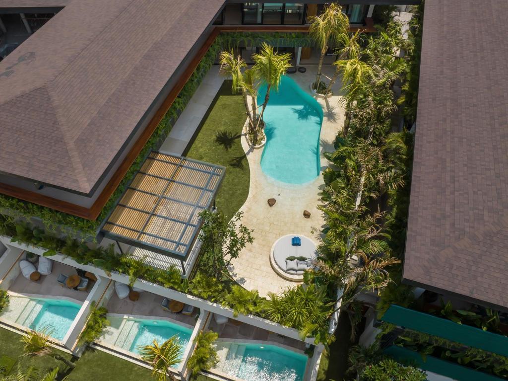 Villa Coco Bay - Iconic 8BR Tropical Villa Next to the Beach, Canggu ...
