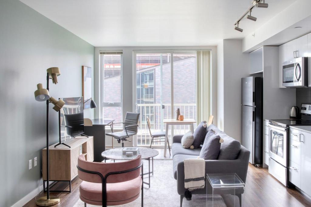 Bellevue studio w lounge gym nr shops SEA-607, Bellevue (updated prices ...