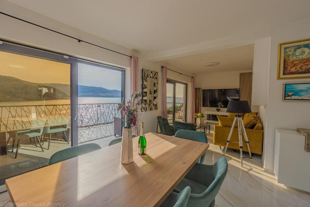 Ivica Super comfortable, newly furnished apartment in a top location ...