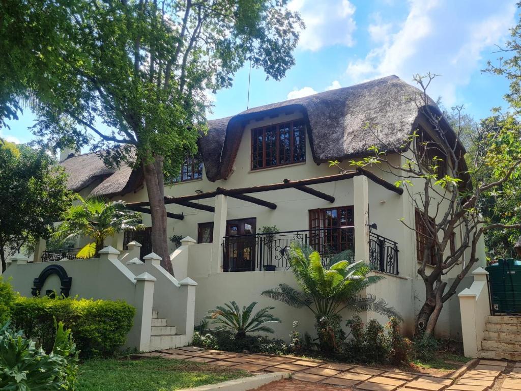 60 on Monica, 6 Bedroom Lesedi Lodge, Hartbeespoort, Hartbeespoort ...