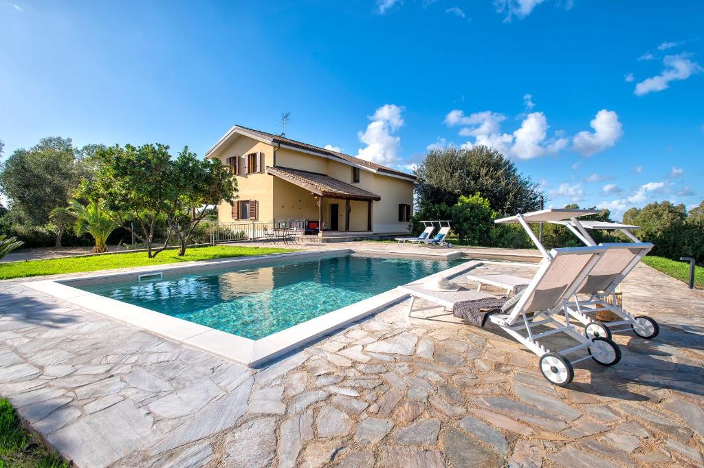 SARDINIA RE - Villa Gialla, Olmedo (updated prices 2025)