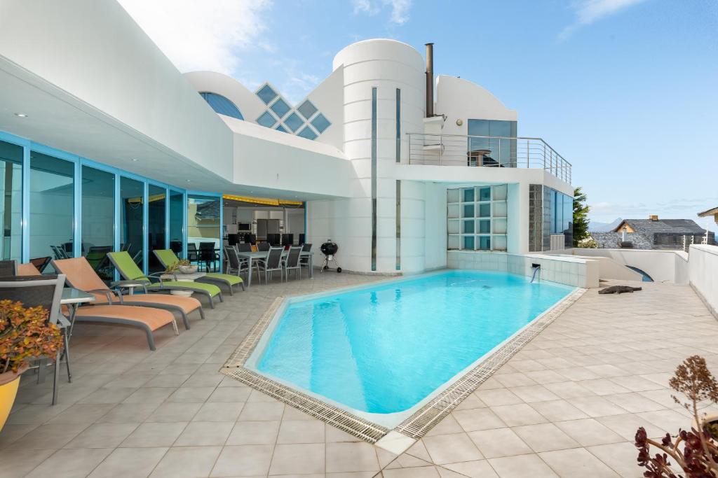 5 Pikkewyn Road, Cape Town (updated prices 2026)